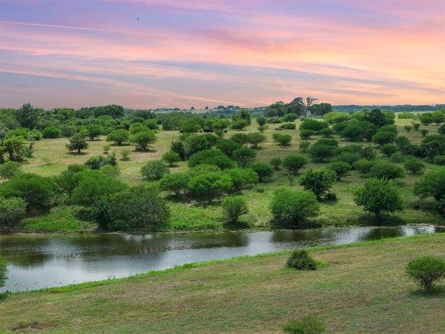 13041 Seydler Rd, Weimar, TX 78962