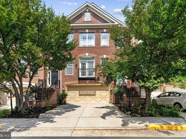 13042 Greg Roy Ln, Herndon, VA 20171
