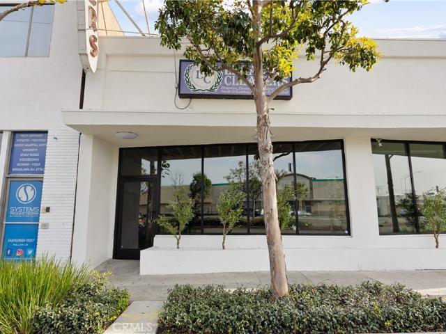13048 Hawthorne