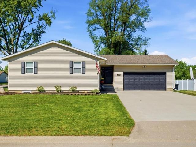 1304 N 5th St, Manchester, IA 52057