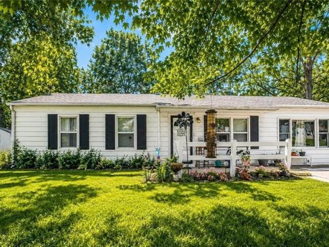 1304 N Indian Ln, Independence, MO 64056