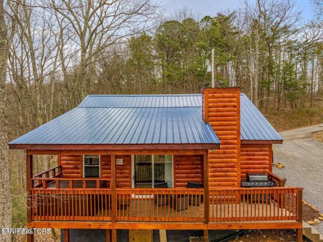 1304 N Oak Court