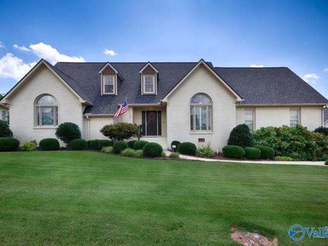 1304 Old Carriage Ln SE, Huntsville, AL 35802