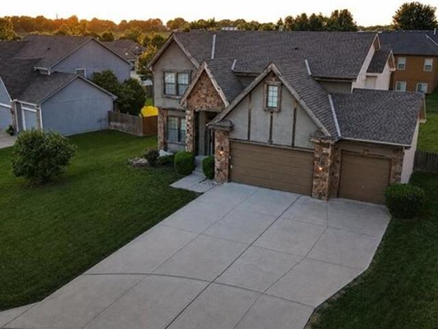 1304 Aberdeen Cir, Raymore, MO 64083