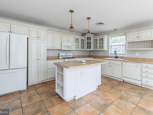 1304 Clearbrook Avenue