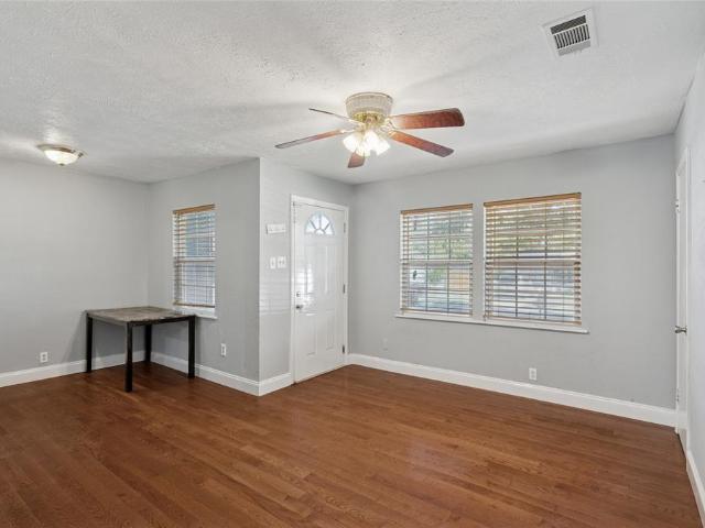 1304 E Lovers Ln, Arlington, TX 76010 | MLS #21065