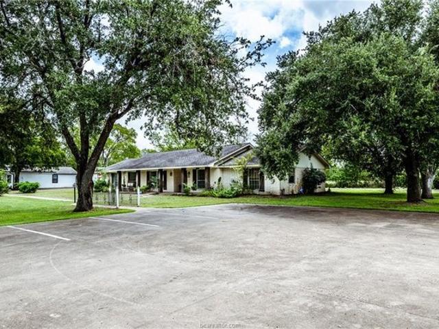 1304 E Main St, Madisonville, TX 77864