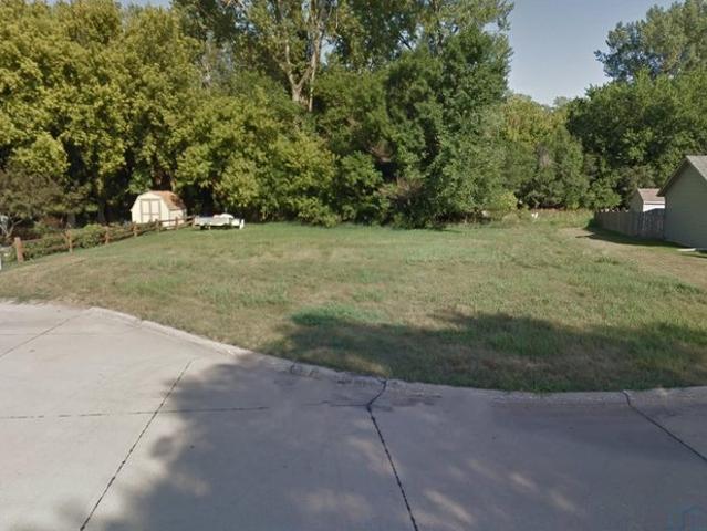 1304 Fairbanks Ct, Sioux City, IA 51109