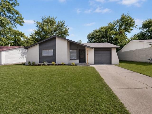 1304 Glynn Oaks Dr, Arlington, TX 76010