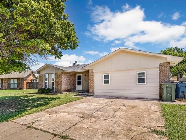 1304 Greenfield Dr, Edmond, OK 73012