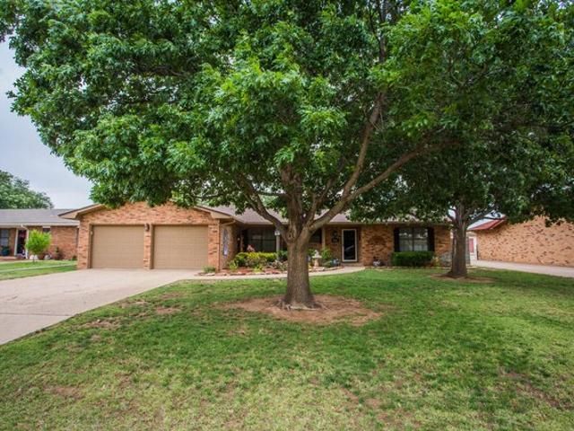 1304 Jefferson Dr, Plainview, TX 79072