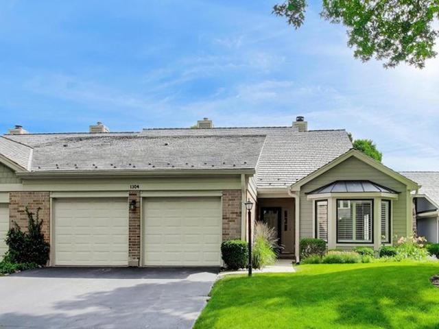 1304 Kempton Dr, Libertyville, IL 60048