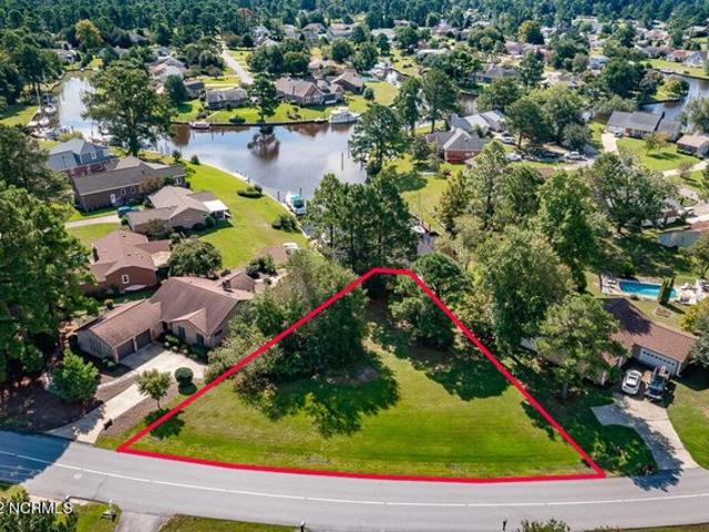 1304 Pelican Dr, New Bern, NC 28560