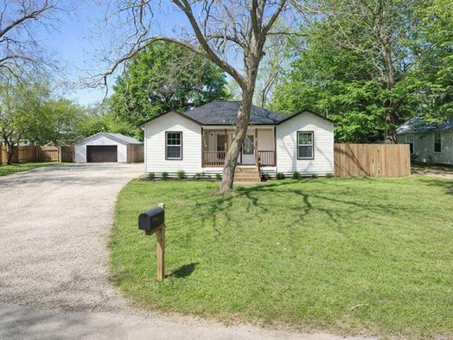 1304 Rampart St, Columbus, TX 78934