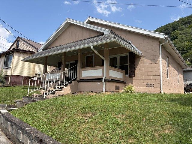 1304 Summers St, Hinton, WV 25951