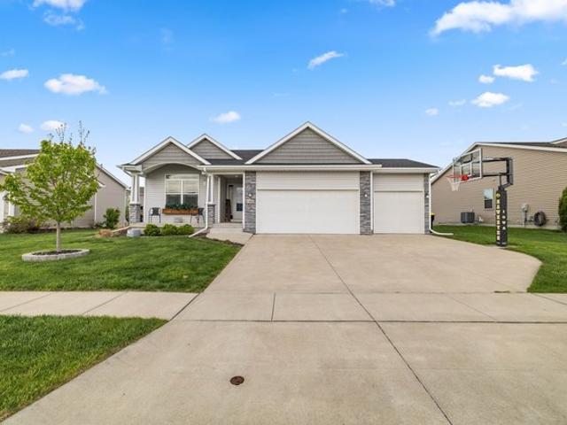 1304 S 10th St, Adel, IA 50003