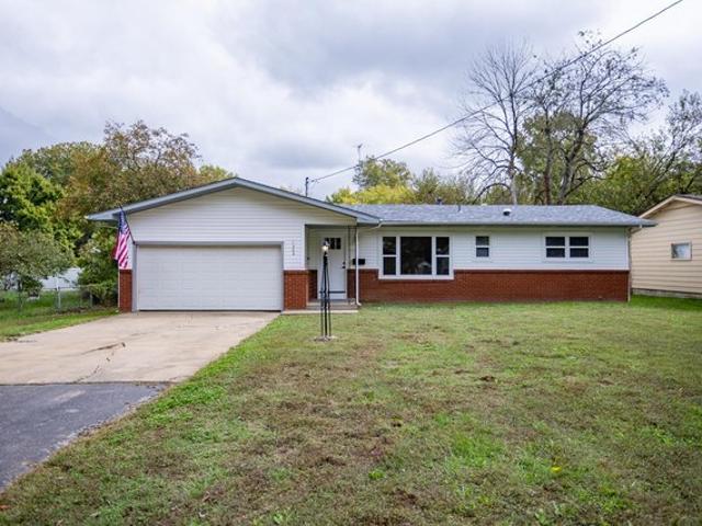 1304 S Meadowview Ave, Springfield, MO 65804