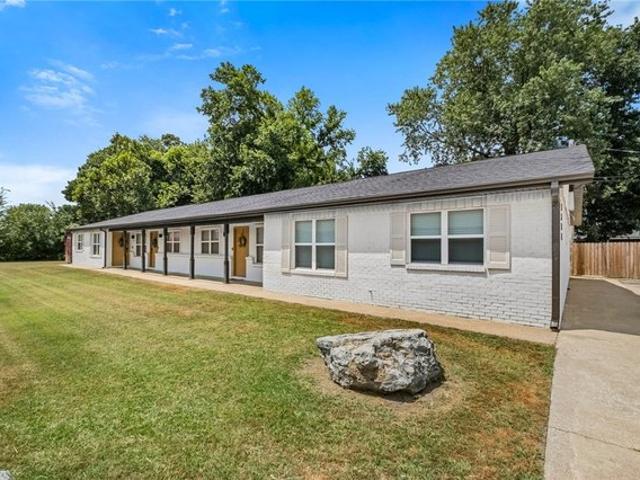 1304 SE C St, Bentonville, AR 72712