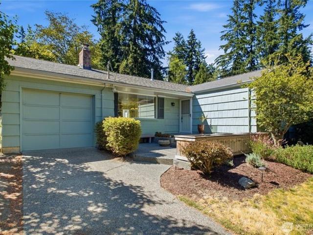 1304 th Ave NE, Seattle, WA 98125
