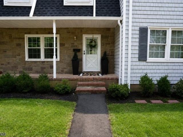 1304 Washington Cmn, Hillsborough Twp, NJ 08844