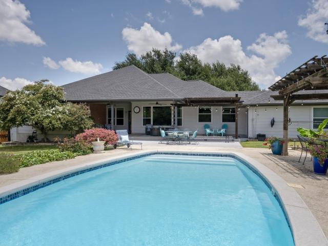 1304 Windcrest Dr