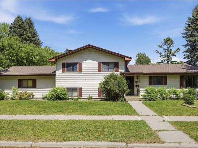 1304 26th Ave S, Moorhead, MN 56560