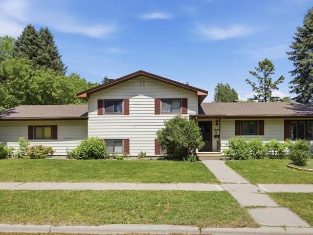 1304 26th Ave S, Moorhead, MN 56560
