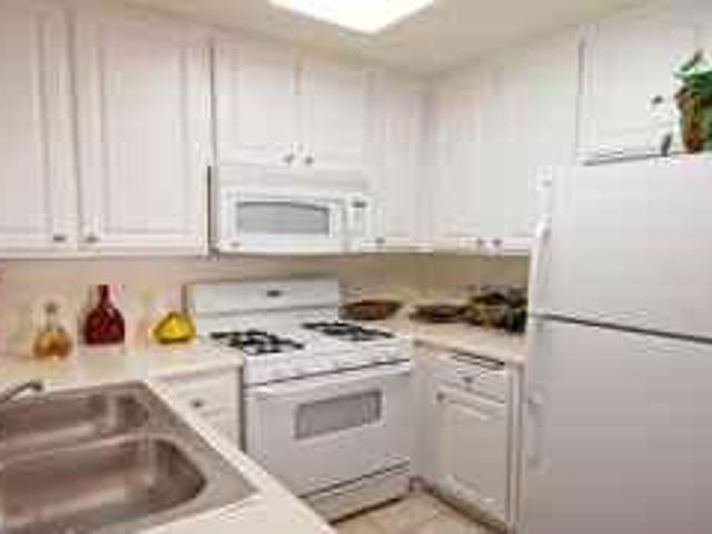 $1304 / 2br One month FREE, Ceiling Fan, Balcony/Patio Hubbard St. & Los Angeles Ave