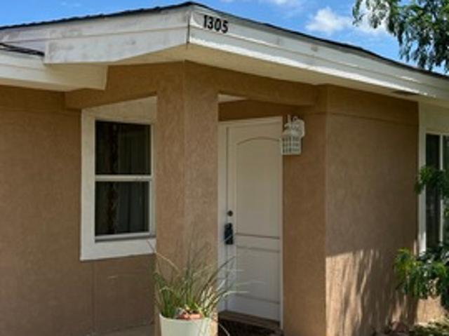 1305 N 1St
