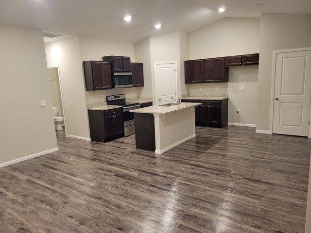 1305 N Azena St, Andover, KS 67002