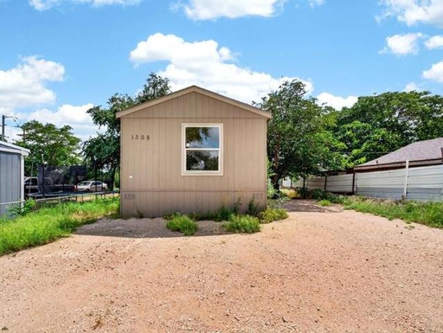 1305 N Tom Green Ave, Odessa, TX 79761