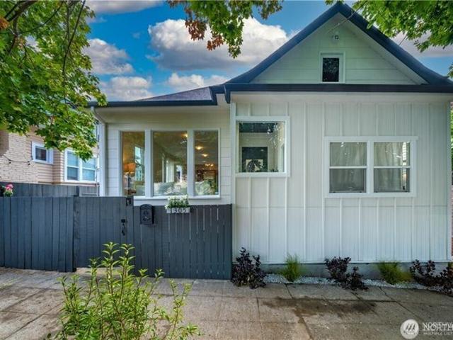 1305 NE 55th St, Seattle, WA 98105