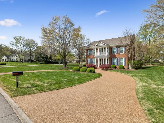1305 Arrowhead Dr