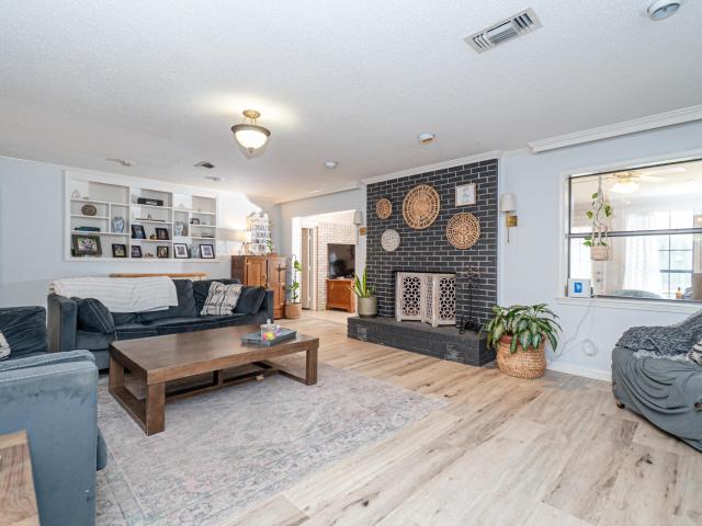 1305 Cypress Dr