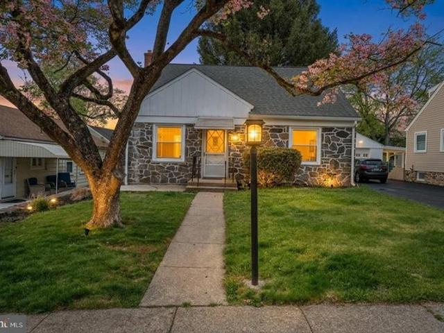 1305 Center Rd, Drexel Hill, PA 19026