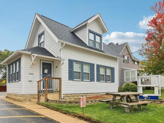 1305 Court St, McHenry, IL 60050 | Compass