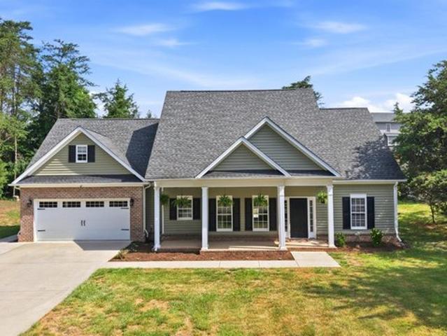 1305 Daltons Dr, Forest, VA 24551