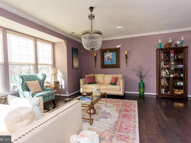1305 Dickinson Court