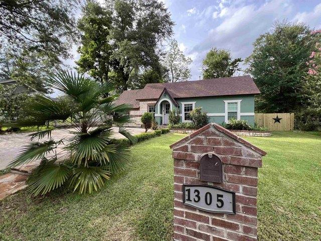 1305 E Crockett St, Marshall, TX 75670