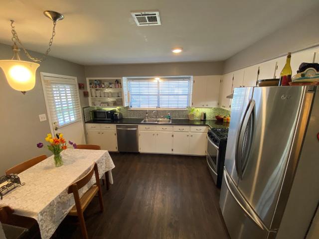 1305 E Main St