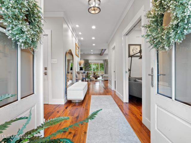 1305 Fort Street