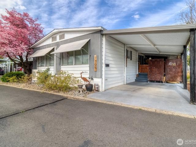 1305 Gloria Lane