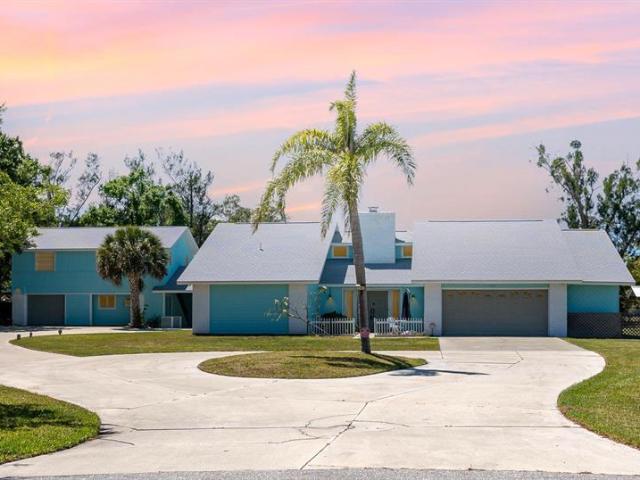 1305 Greenfield Cir, Venice, FL 34292 | MLS #TB8375 | Compass
