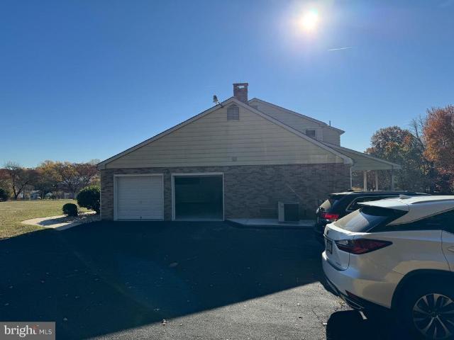 1305 Hawthorne Lane