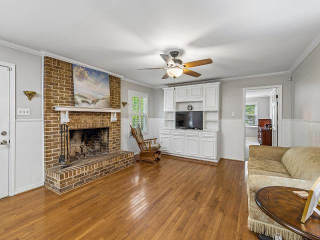 1305 Jewell Dr
