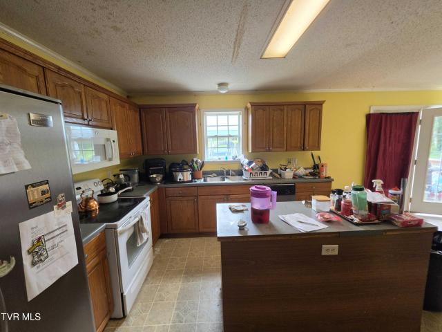 1305 Jim Fox Road