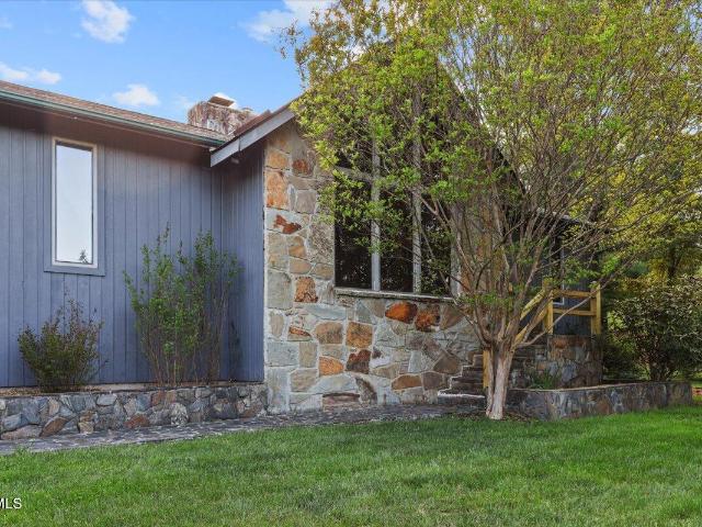 1305 Knob Creek Road
