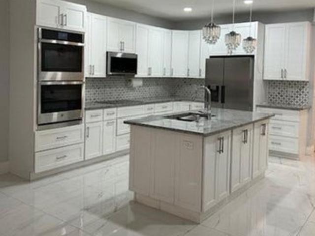 1305 Lucaya Dr, West Palm Beach, FL 33404
