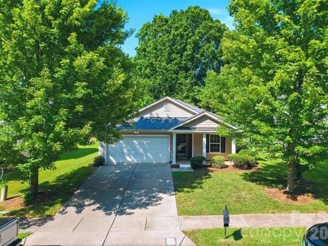 1305 Lauren Village Dr, Charlotte, NC 28213
