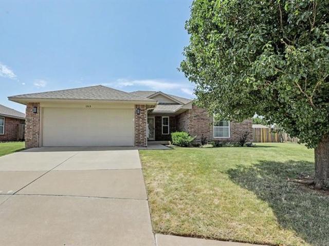 1305 Leigh Cir, Yukon, OK 73099